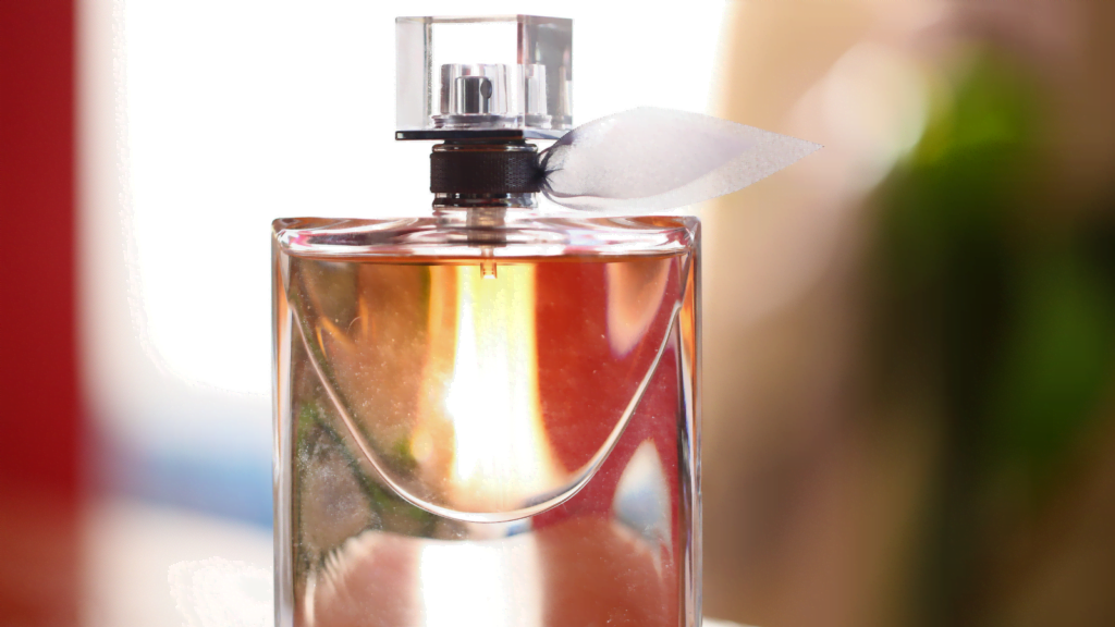 Don't Throw These Out! 12 Old Perfume Bottles Now Worth 10's of ...