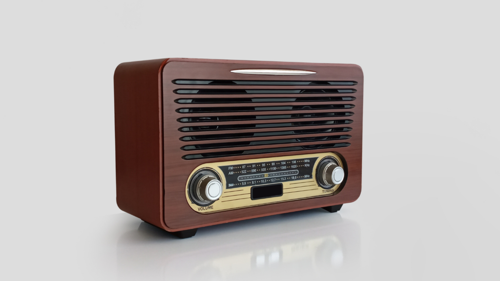 Still Tuning Out Potential Fortune? Here's 11 Antique Radios Striking ...