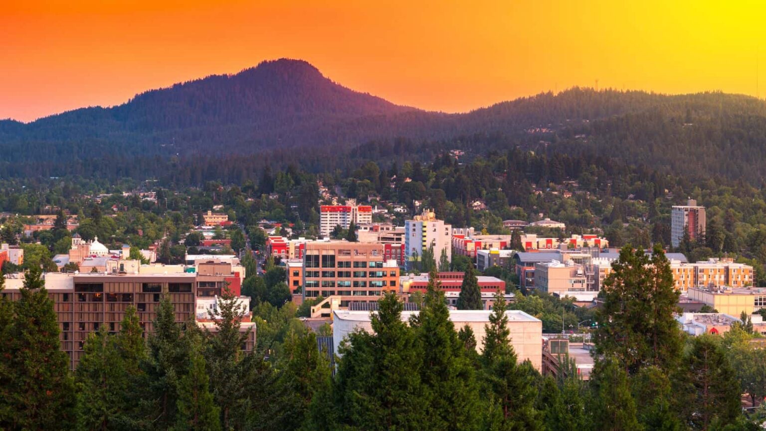 20 Small U.S. Towns That Are Perfect for Starting Over - Hashtag Investing