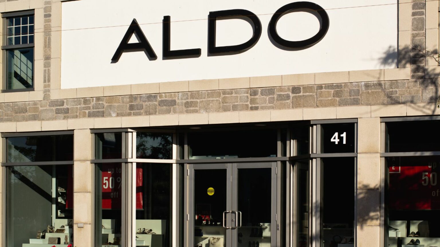 21 Iconic Canadian Brands Fighting to Stay Alive - Hashtag Investing