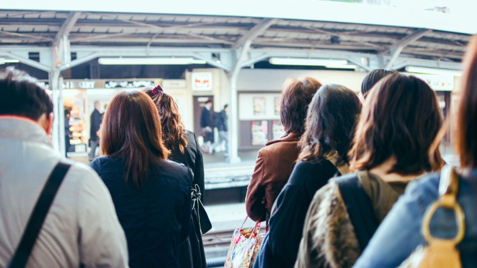 20 Canadian Etiquette Rules Outsiders Always Get Wrong - Hashtag Investing