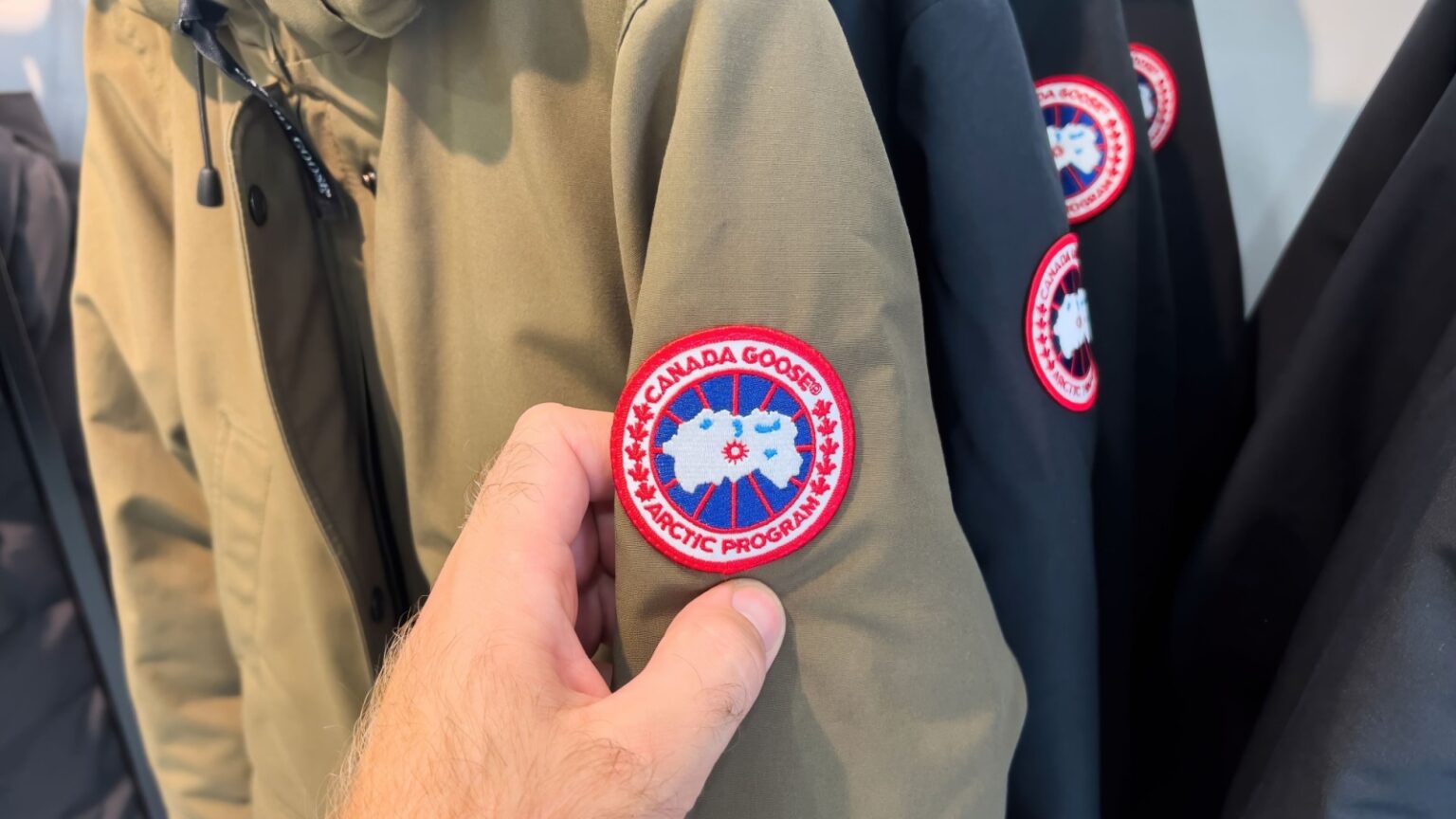 13 Ways to Spot a Fake "Canada Goose" Jacket Before You Buy It ...